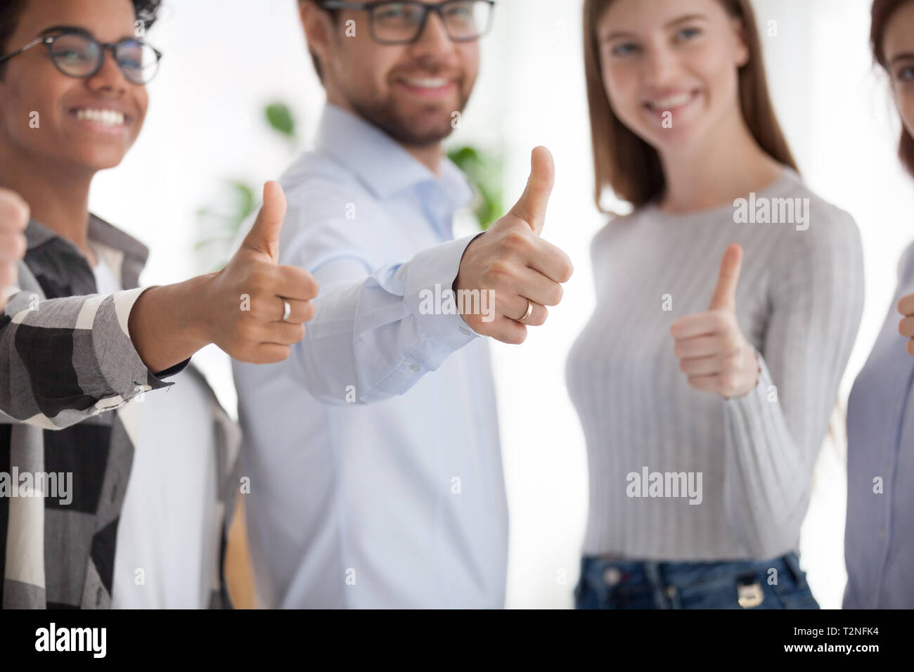 Businesswomen in a row hi-res stock photography and images - Alamy