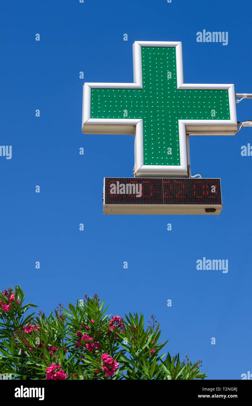 Pharmacy sign green cross hi-res stock photography and images - Alamy