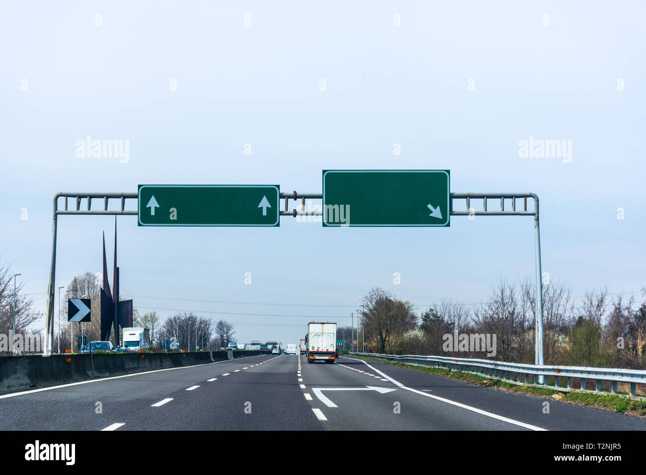 Green blank directional traffic hi-res stock photography and images - Alamy