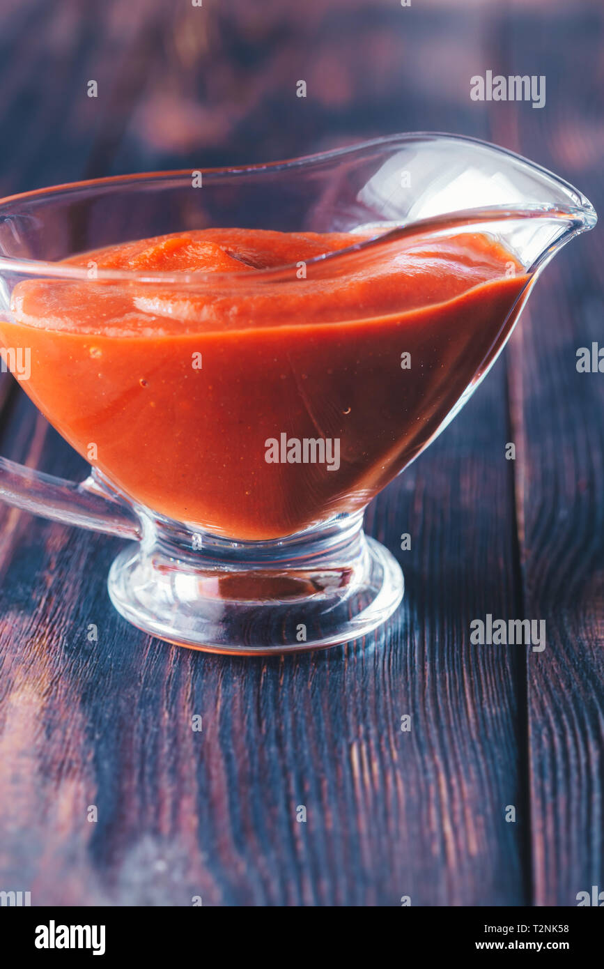 Dressing sauce boat hi-res stock photography and images - Alamy