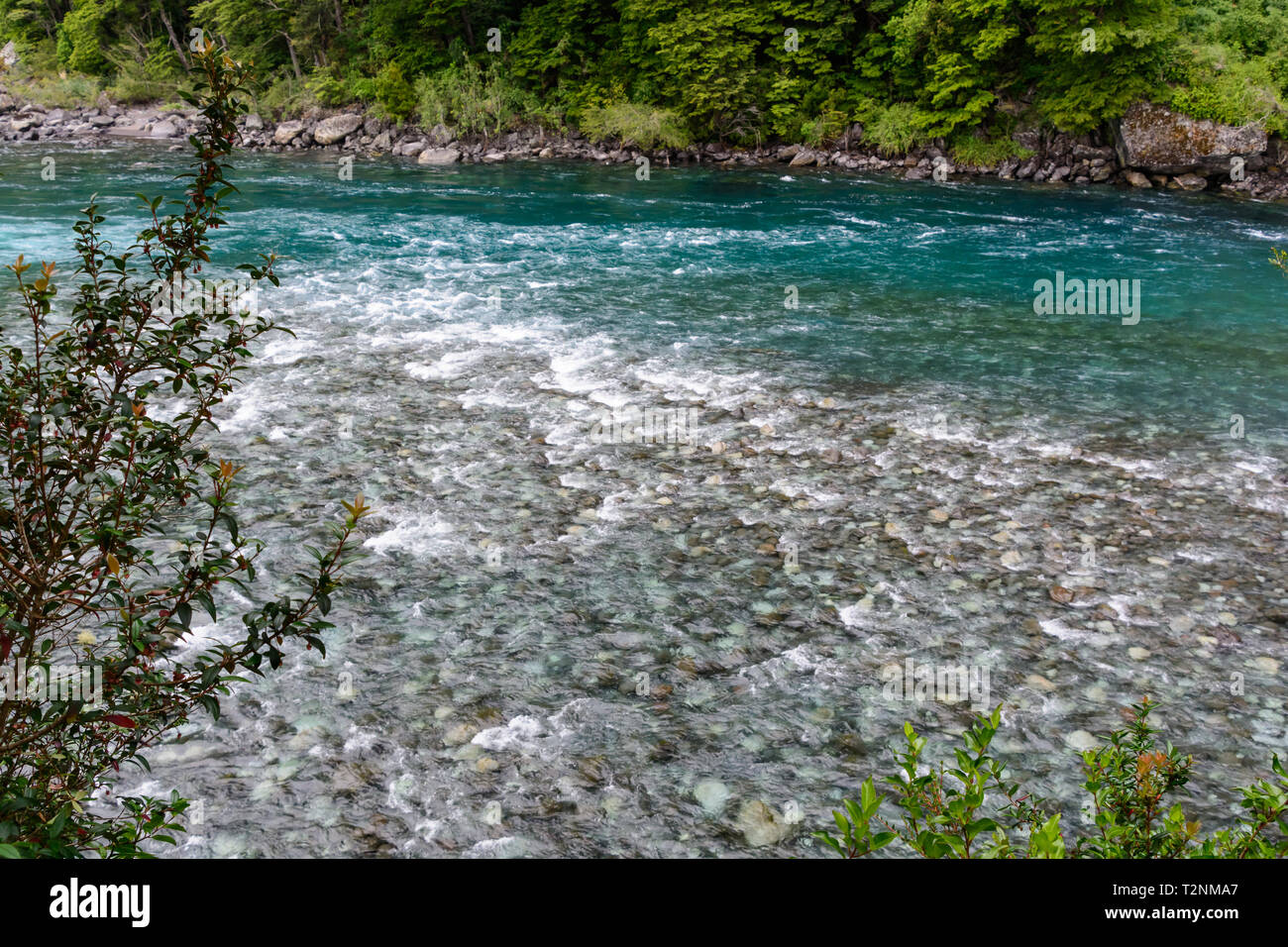 Riverbed rocks hi-res stock photography and images - Alamy