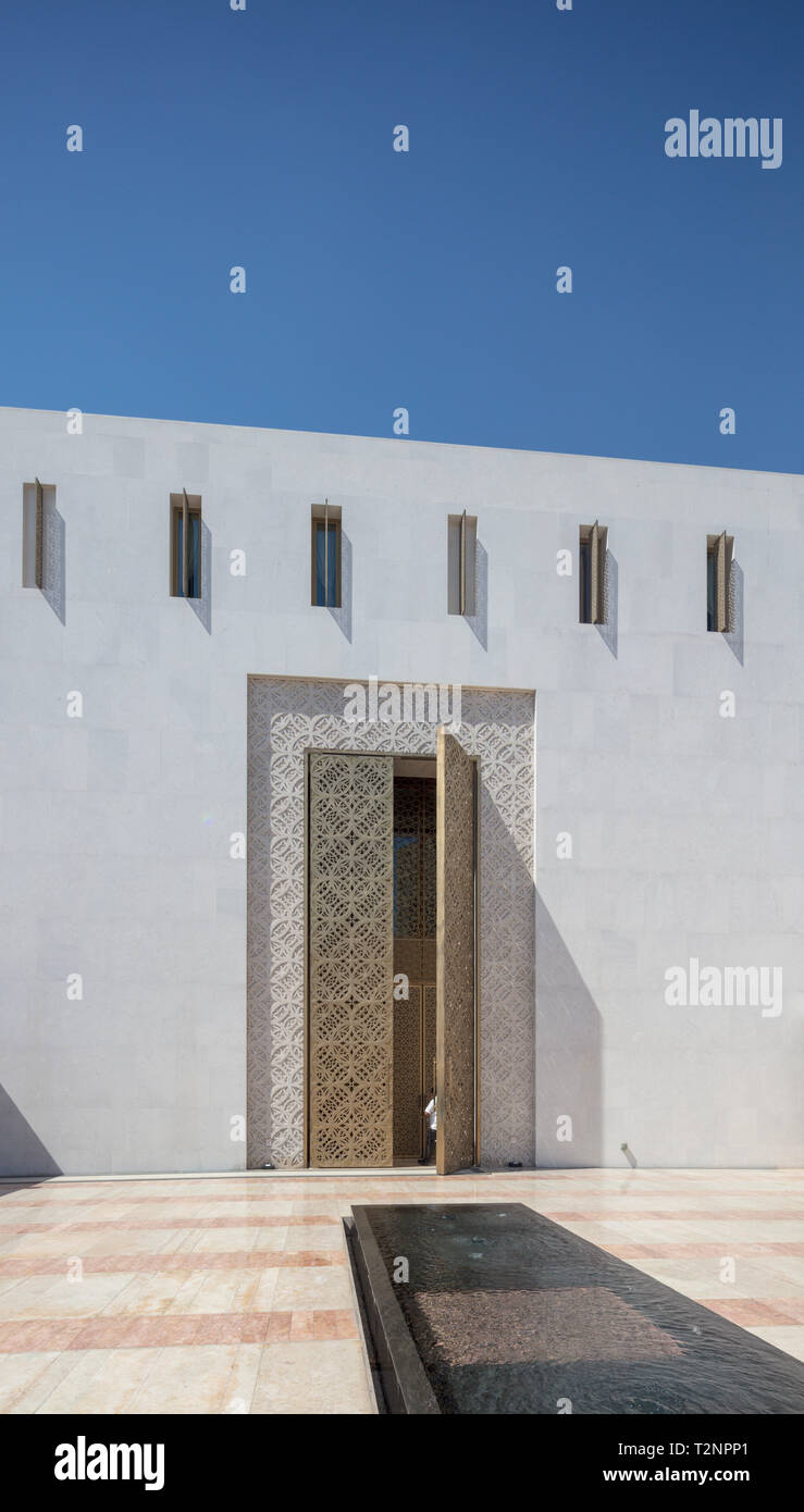 entrance to prayer hall, Msheireb Jumaa Mosque, Doha, Qatar Stock Photo ...