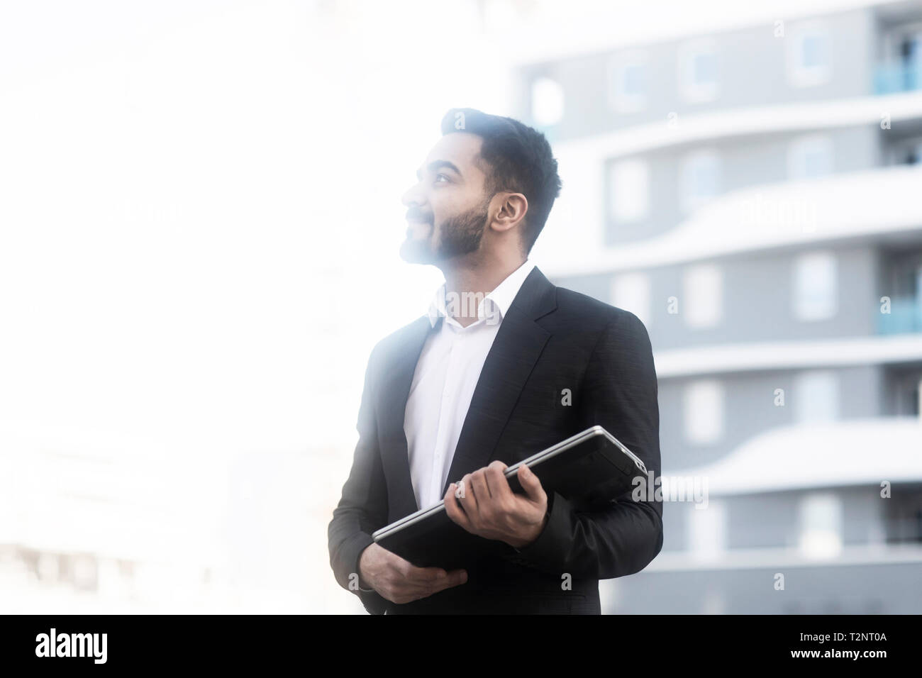 Looking at buildings hi-res stock photography and images - Alamy