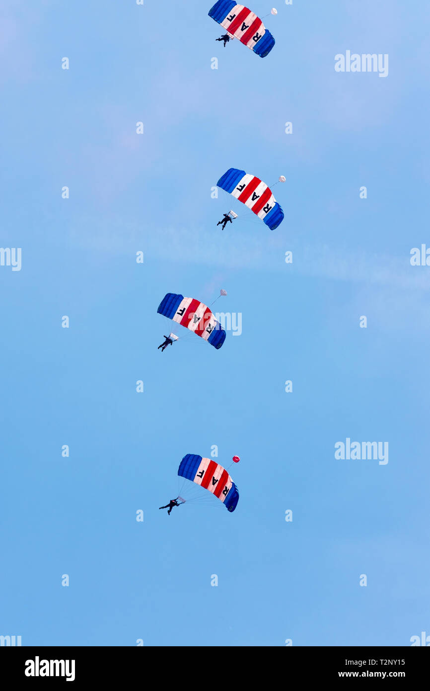 No 1 parachute training school hi-res stock photography and images - Alamy