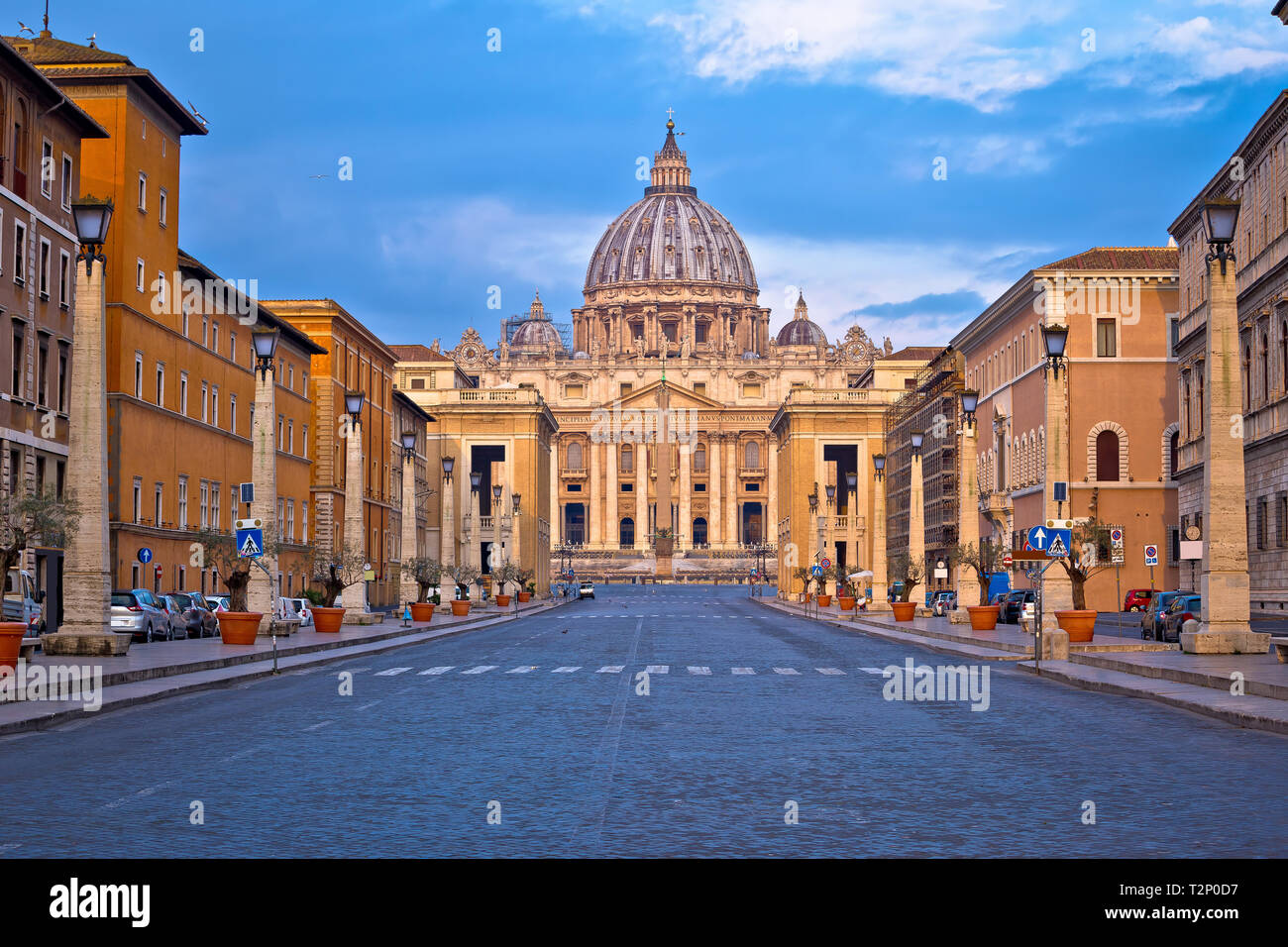 The Papal Basilica of Saint Peter in Vatican street view, view from ...