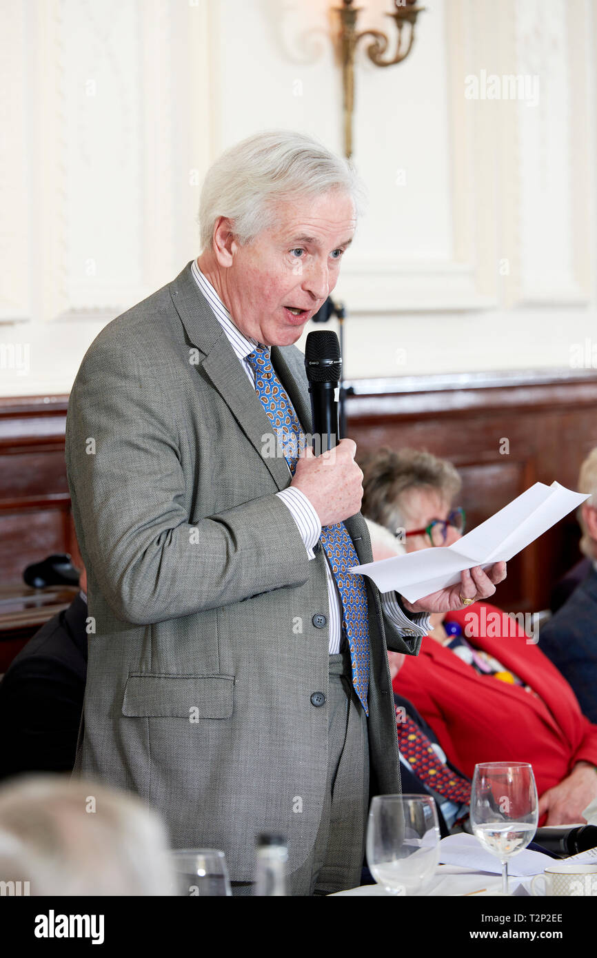 Queen the simpsons hi-res stock photography and images - Alamy