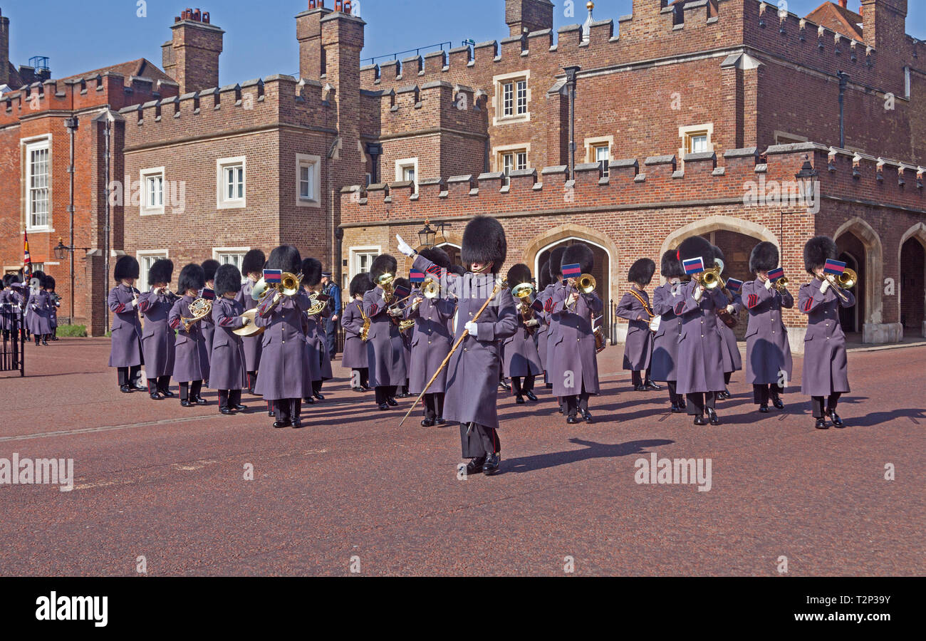 St james palace london courtyard hi-res stock photography and images ...
