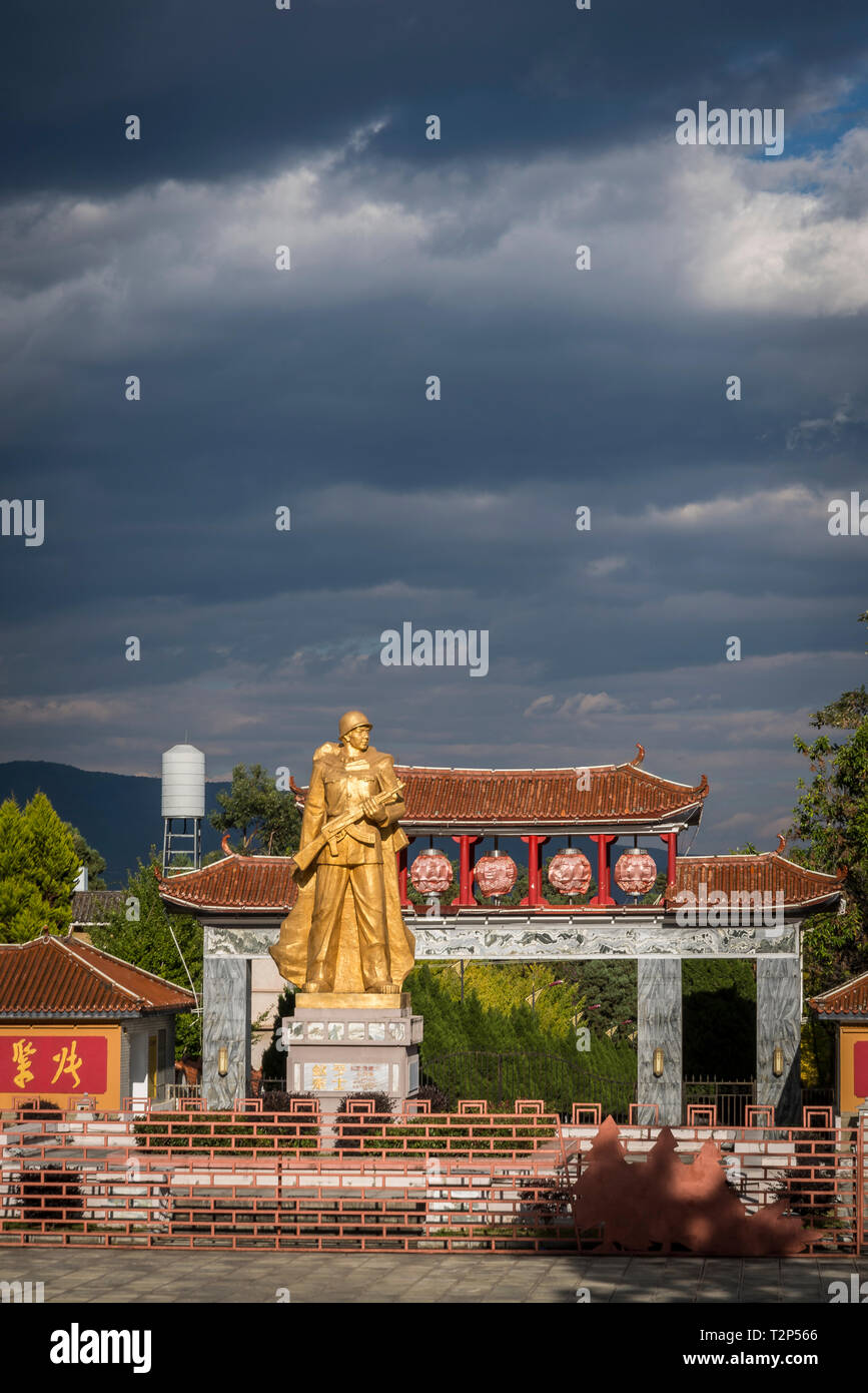 Golden statue of a Communist soldier, Dali Old Town, Yunnan province ...
