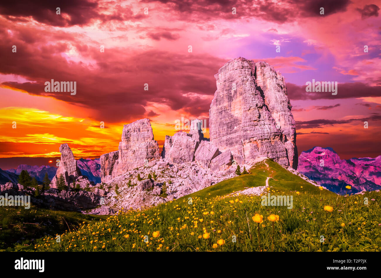 The cinque torri five towers at sunrise hi-res stock photography and ...