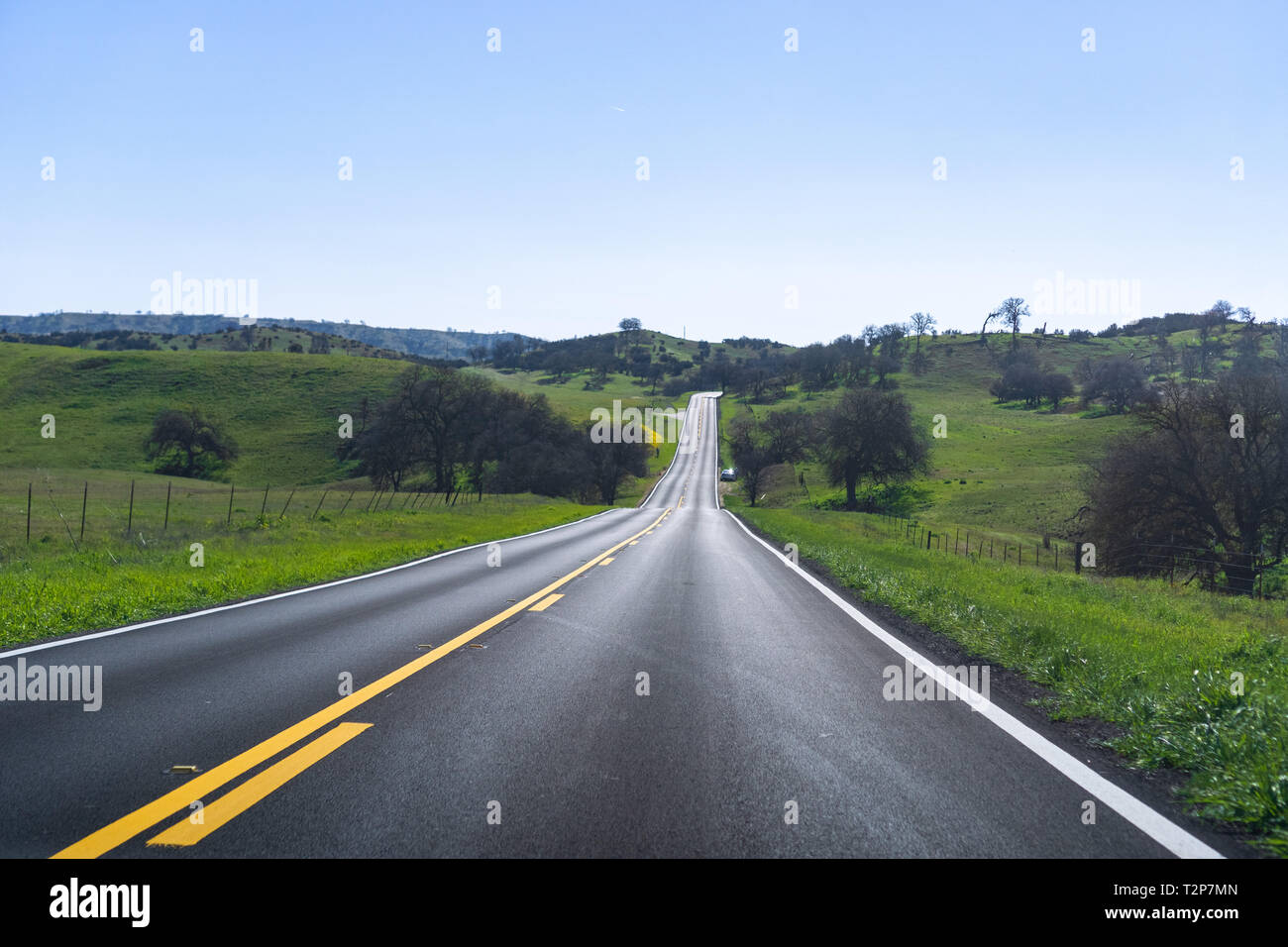 Driving into the countryside hi-res stock photography and images - Alamy