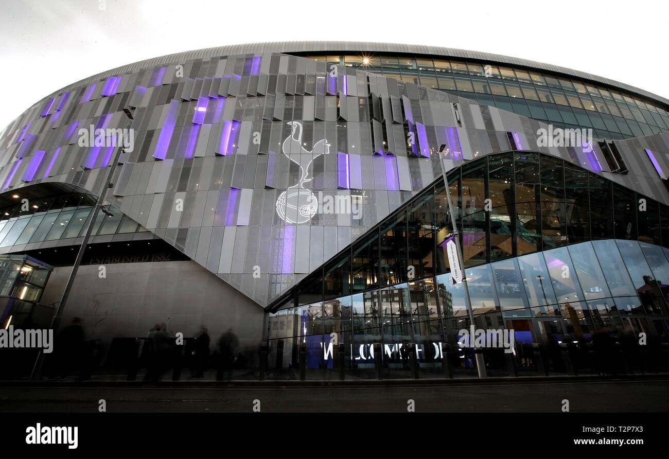 Tottenham hotspur stadium outside view hi-res stock photography and ...