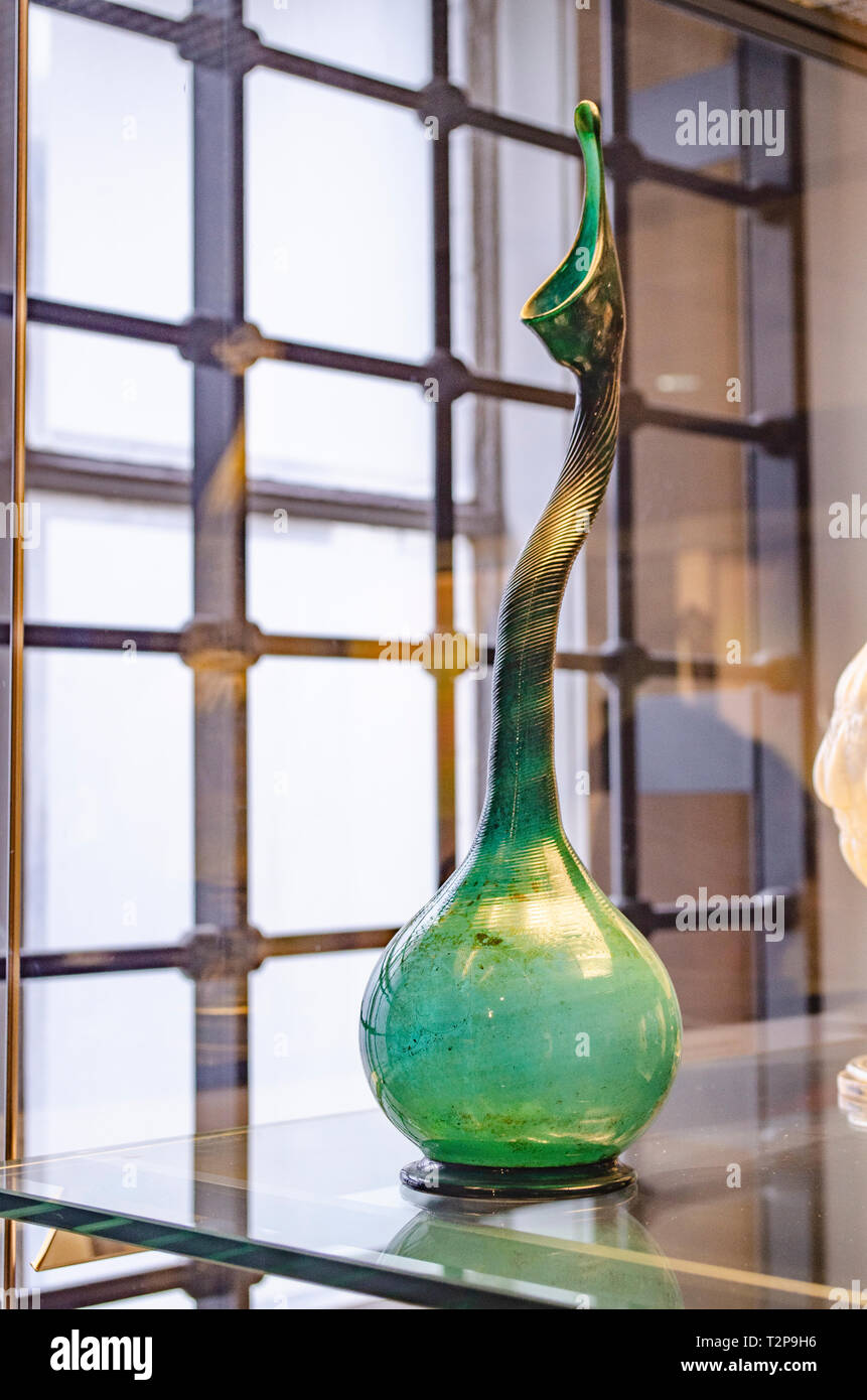 18th century glass bottle hi-res stock photography and images - Alamy