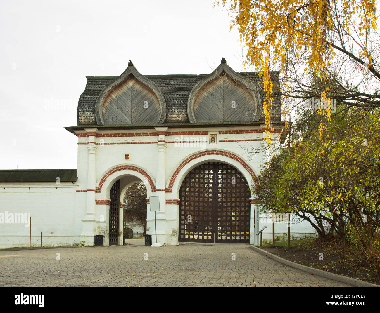 Small archway hi-res stock photography and images - Alamy