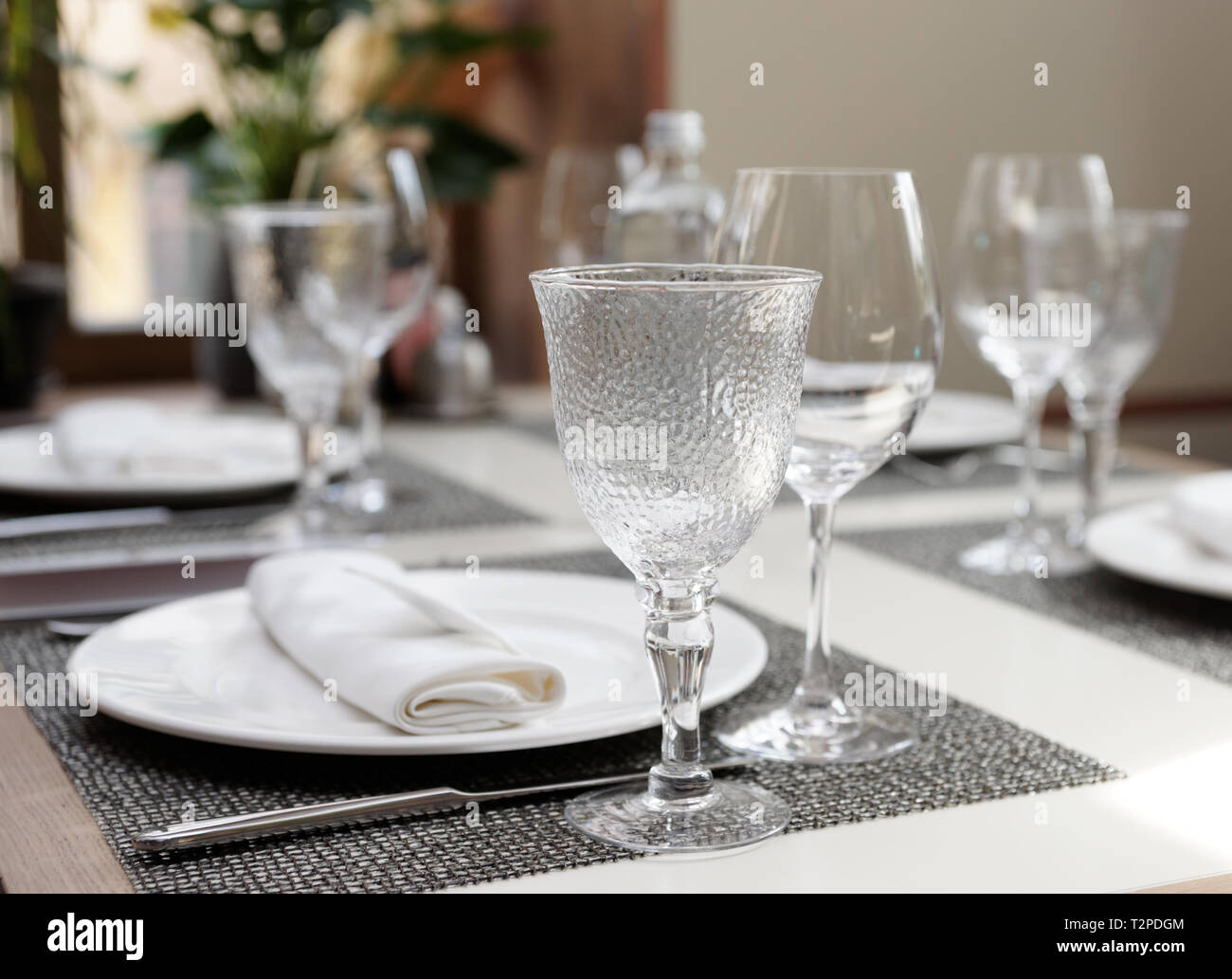 Formal place setting hi-res stock photography and images - Alamy