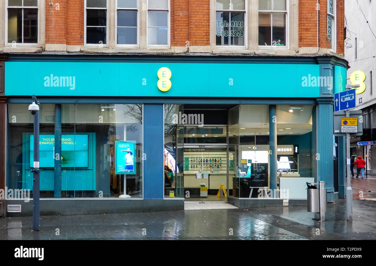 Ee store front hi-res stock photography and images - Alamy