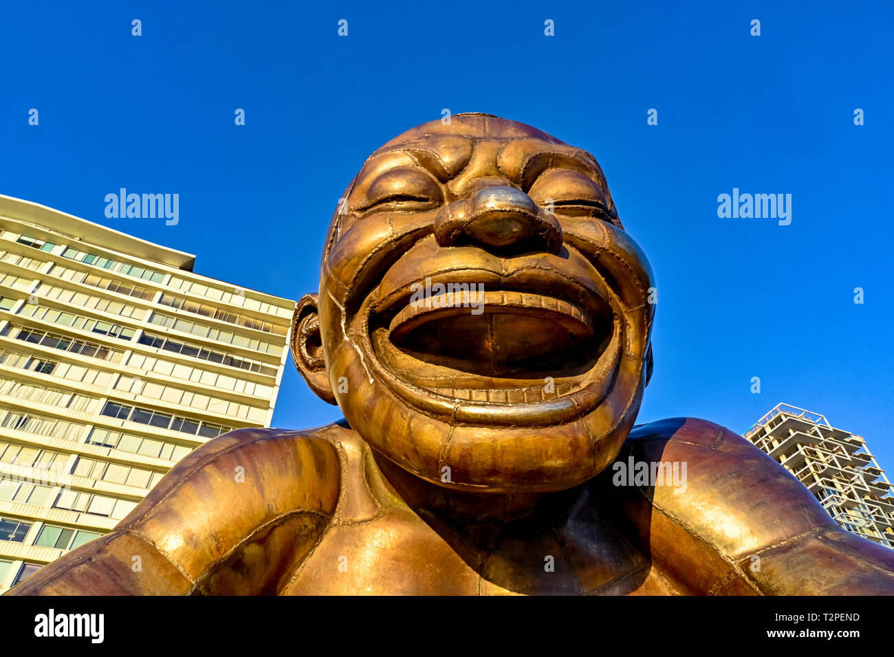 Laughing men sculpture vancouver hi-res stock photography and images ...