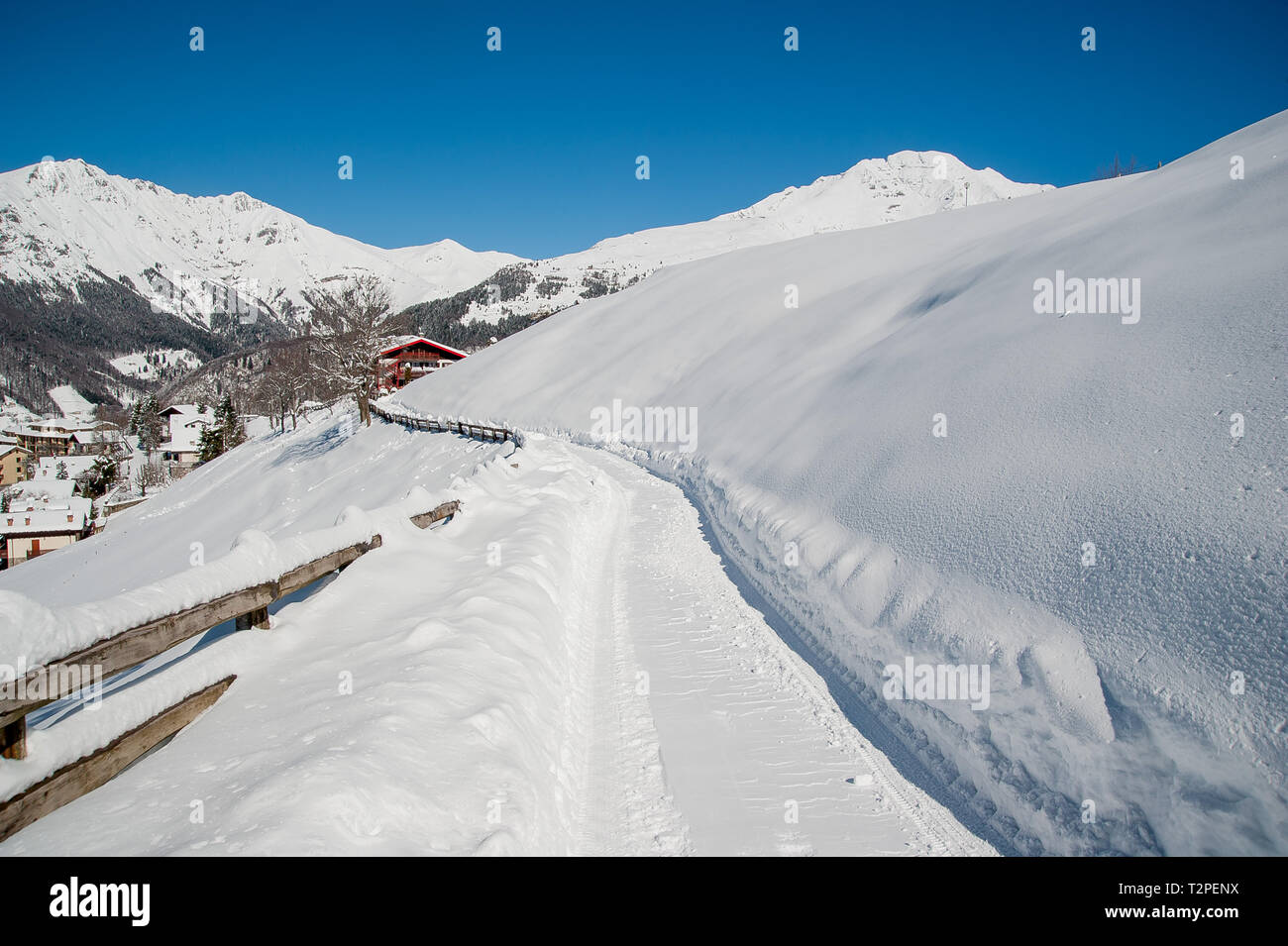 road passable after heavy snowfall Stock Photo - Alamy