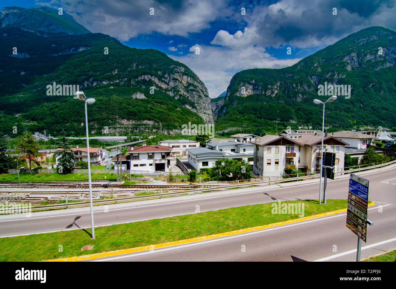 Vajont dam hi-res stock photography and images - Alamy