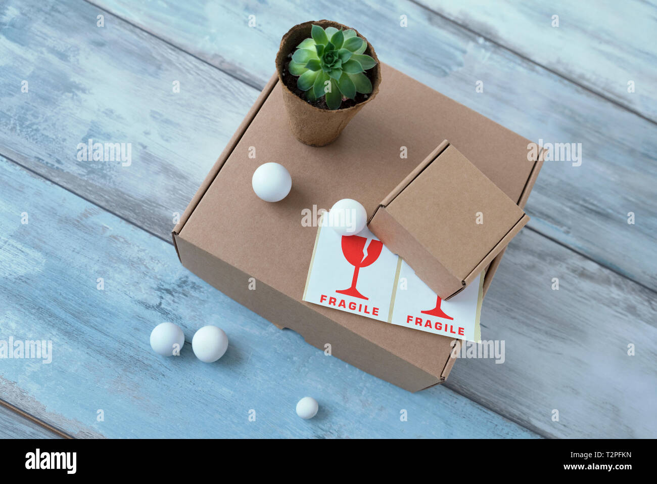 Fragile signs hi-res stock photography and images - Alamy