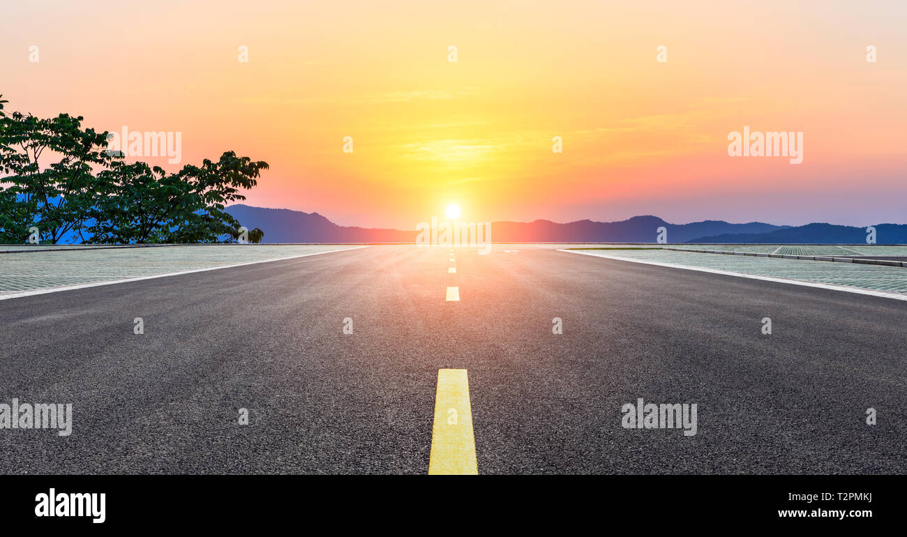 Straight road at sunset hi-res stock photography and images - Alamy