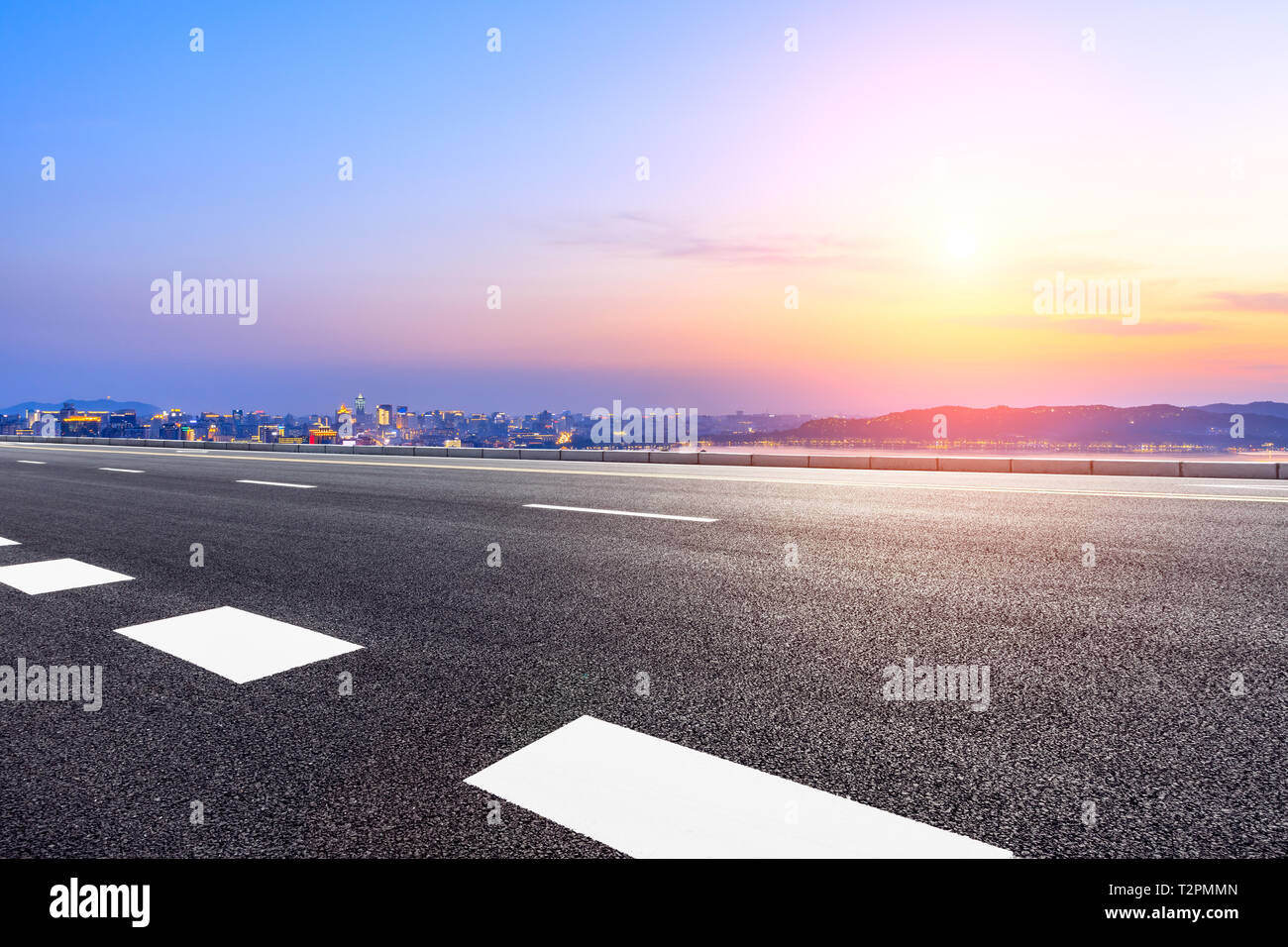Highway through city in sunset hi-res stock photography and images - Alamy