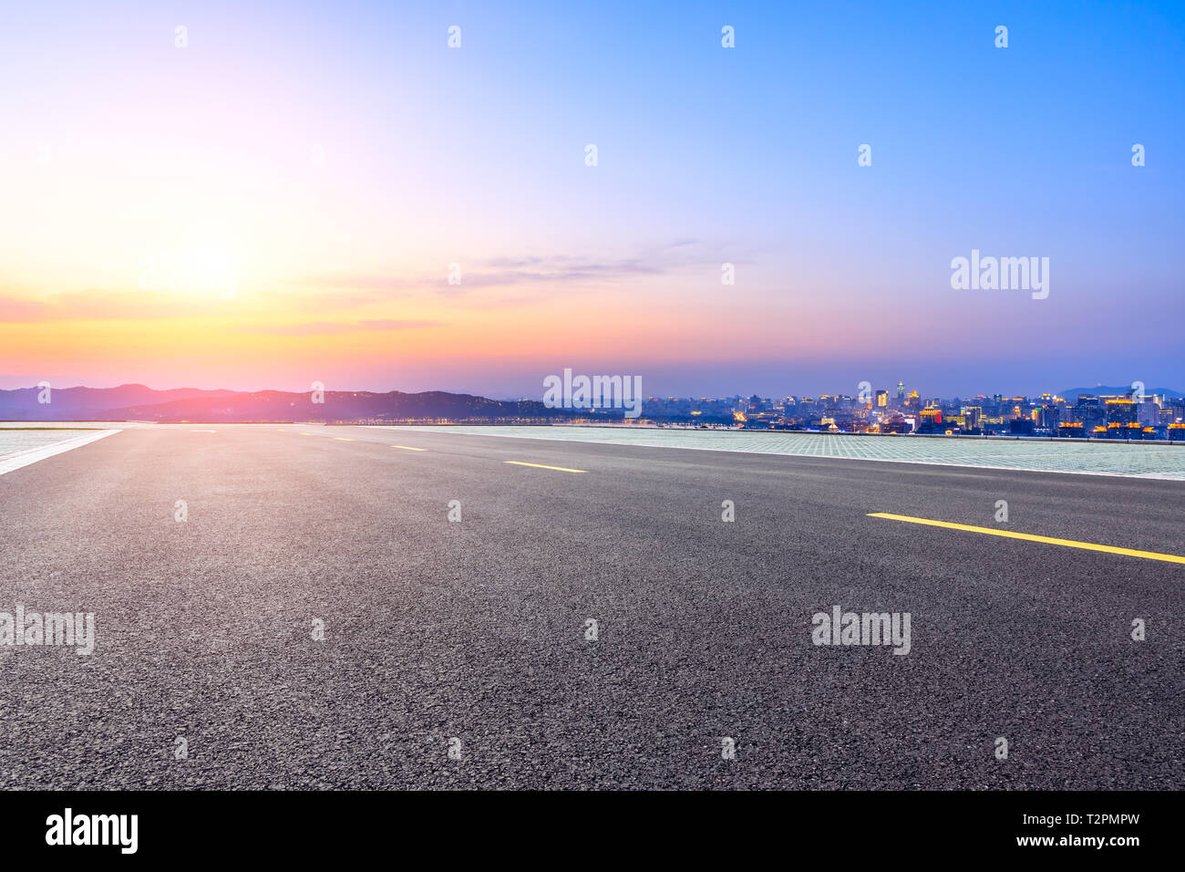 Highway through city in sunset hi-res stock photography and images - Alamy