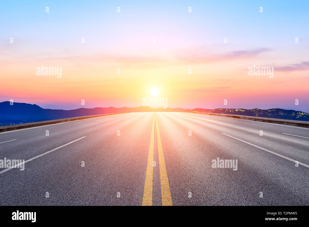 Straight street sunset hi-res stock photography and images - Alamy