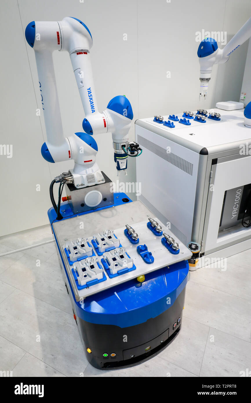 Yaskawa robots hi-res stock photography and images - Alamy
