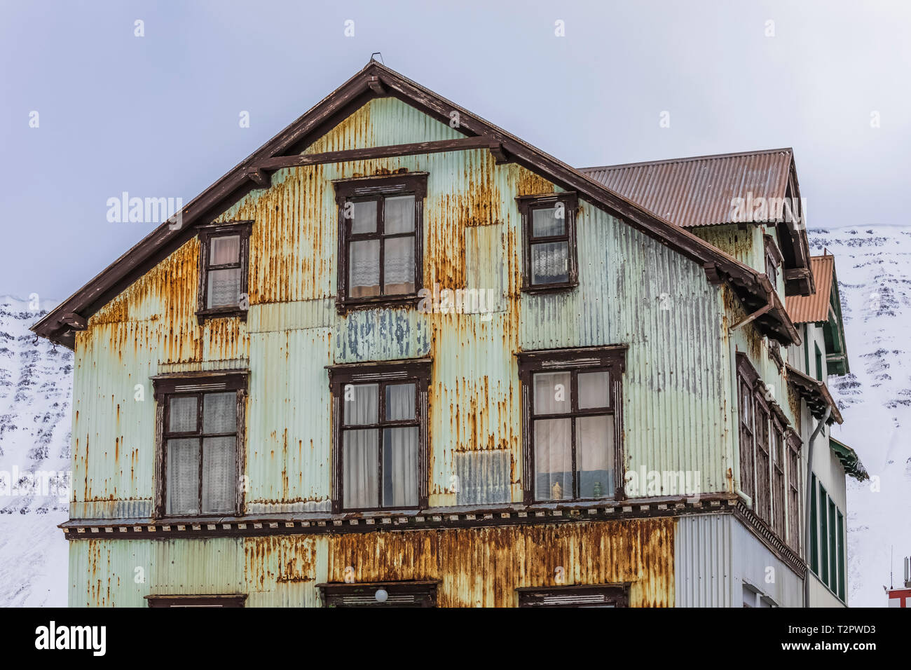 Old metal building hi-res stock photography and images - Alamy