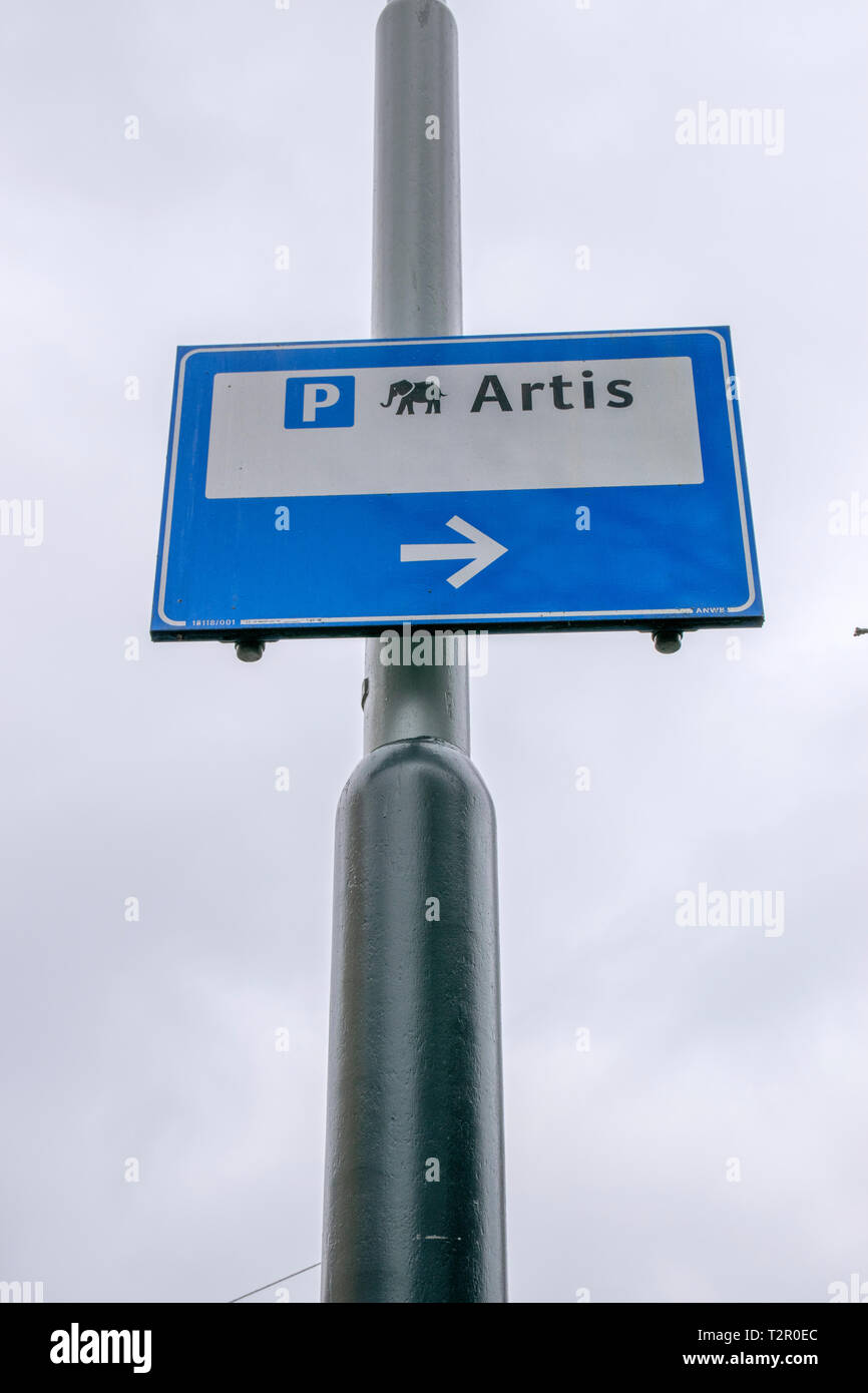 Zoo parking hi-res stock photography and images - Alamy