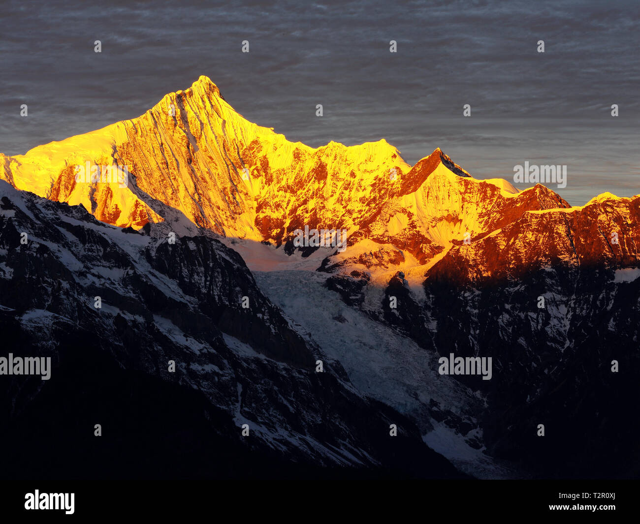 Kawagarbo peak hi-res stock photography and images - Alamy