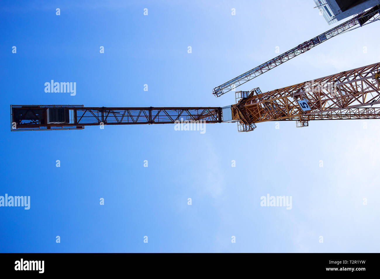 Extended crane hi-res stock photography and images - Alamy