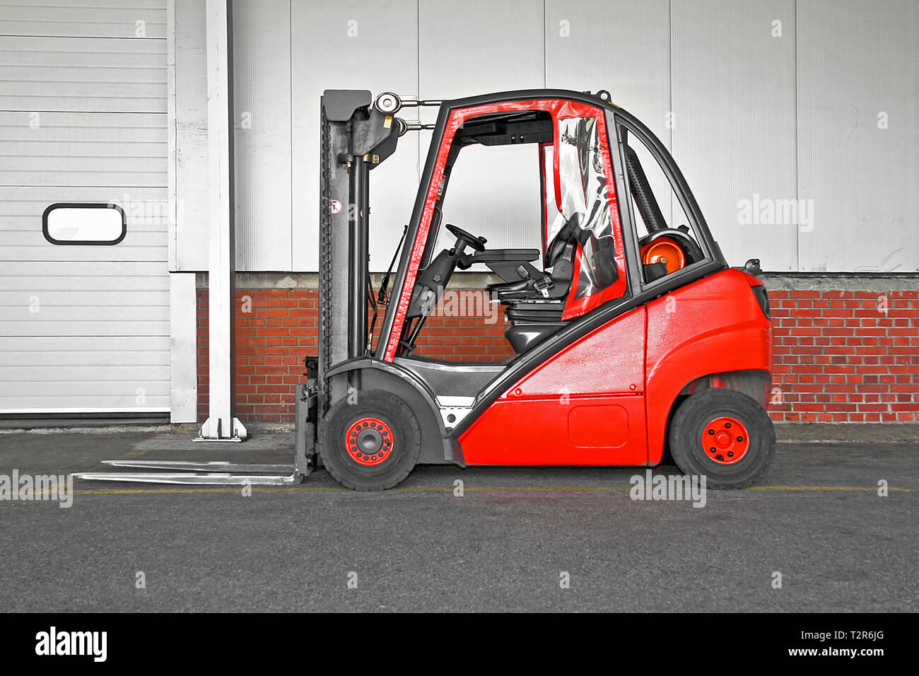 Delivery lifter hi-res stock photography and images - Alamy