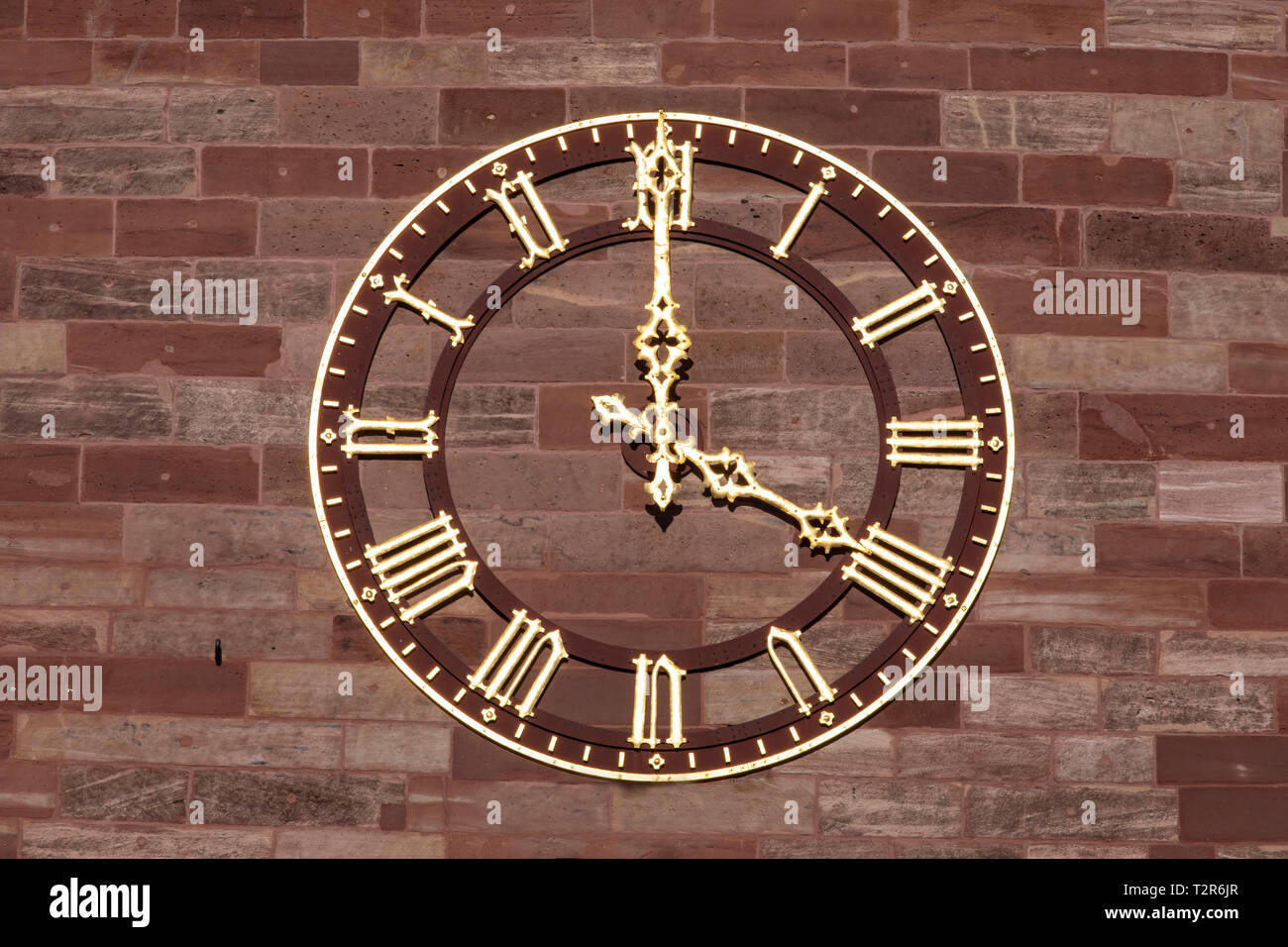 Old golden clock close hi-res stock photography and images - Alamy
