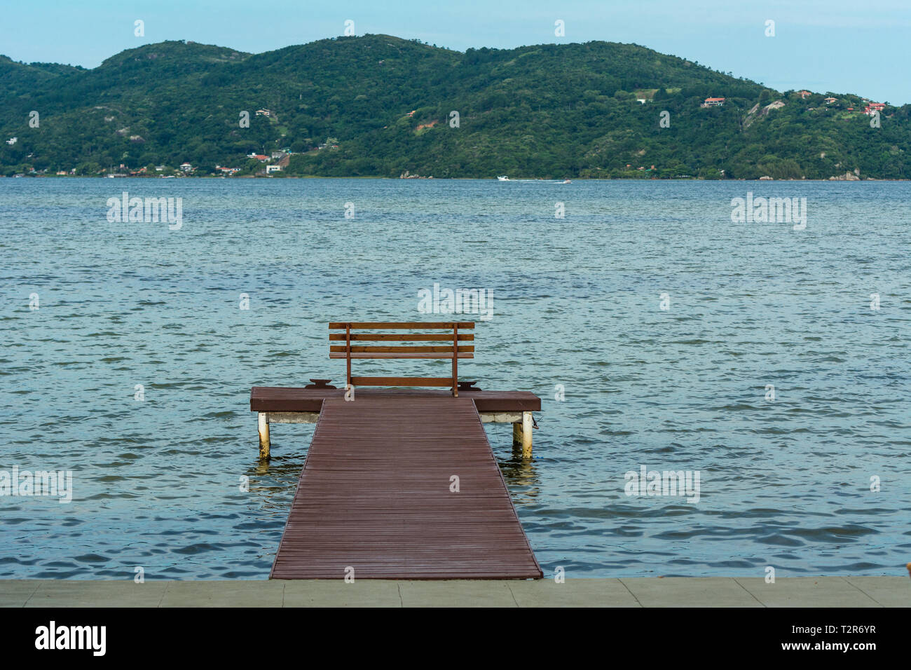 Pier bench seat hi-res stock photography and images - Alamy