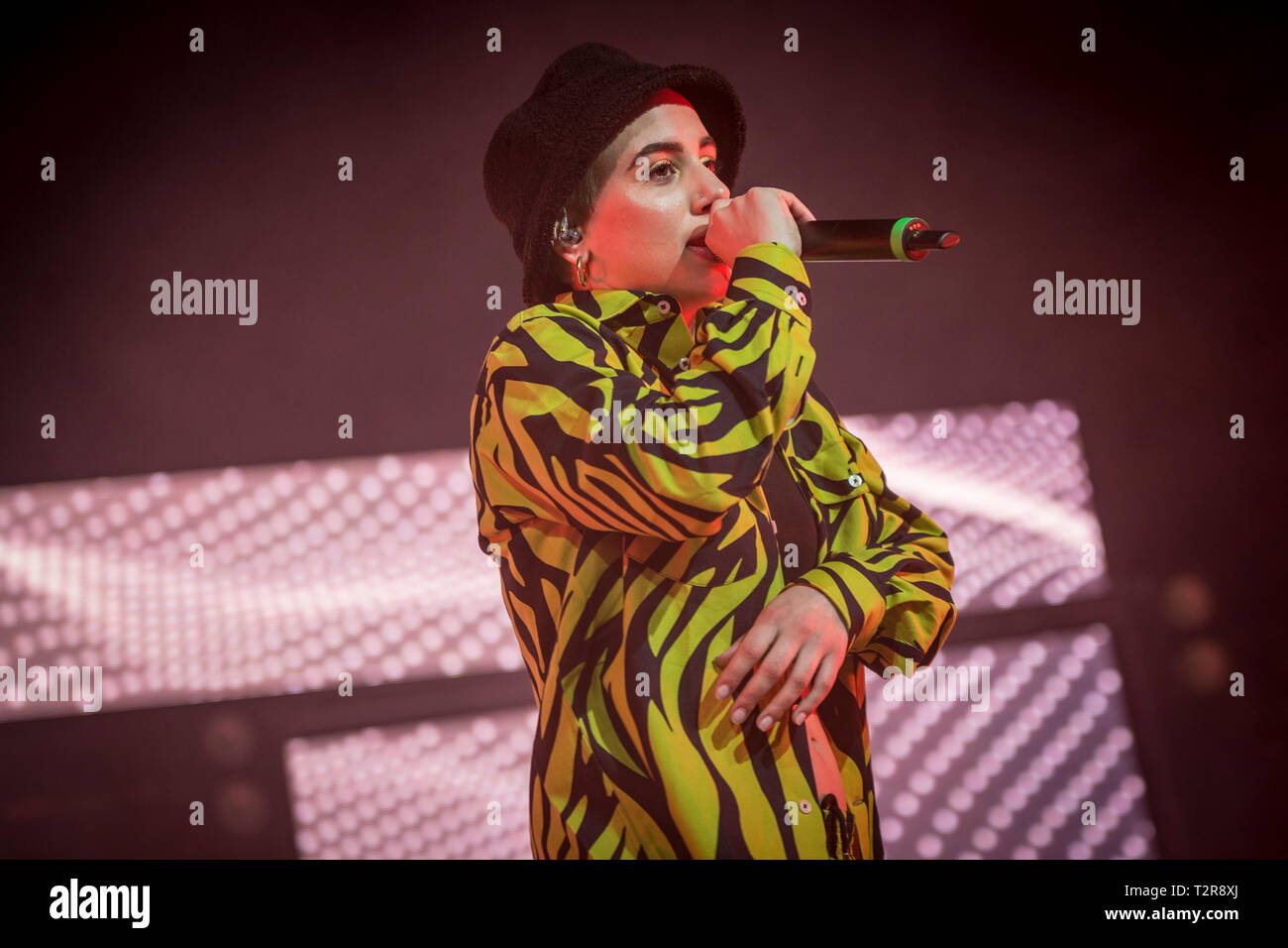 Coma cose on stage hi-res stock photography and images - Alamy