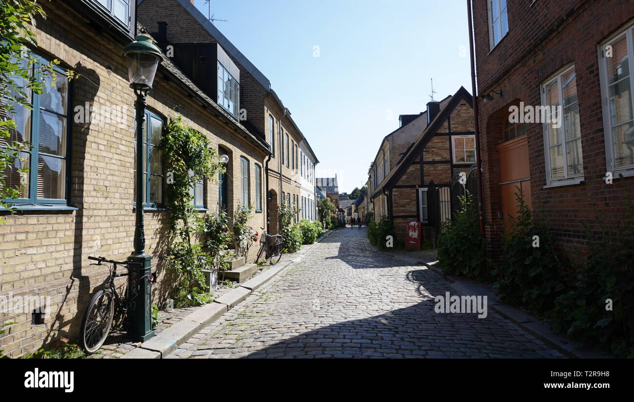 Alley between buildings hi-res stock photography and images - Alamy