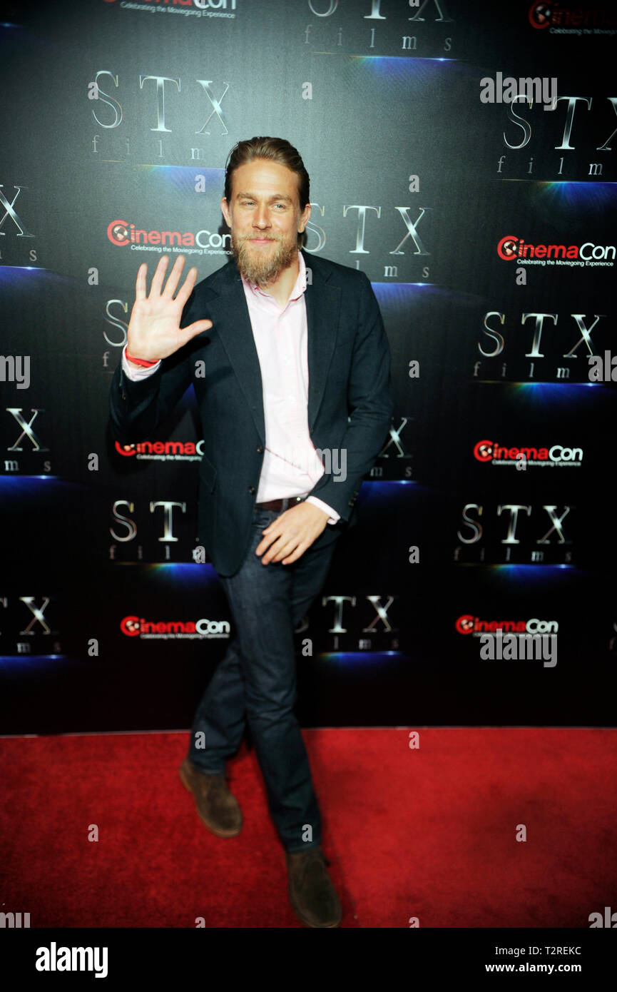 Actor Charlie Hunnam arrives at the STXfilms presentation red carpet ...