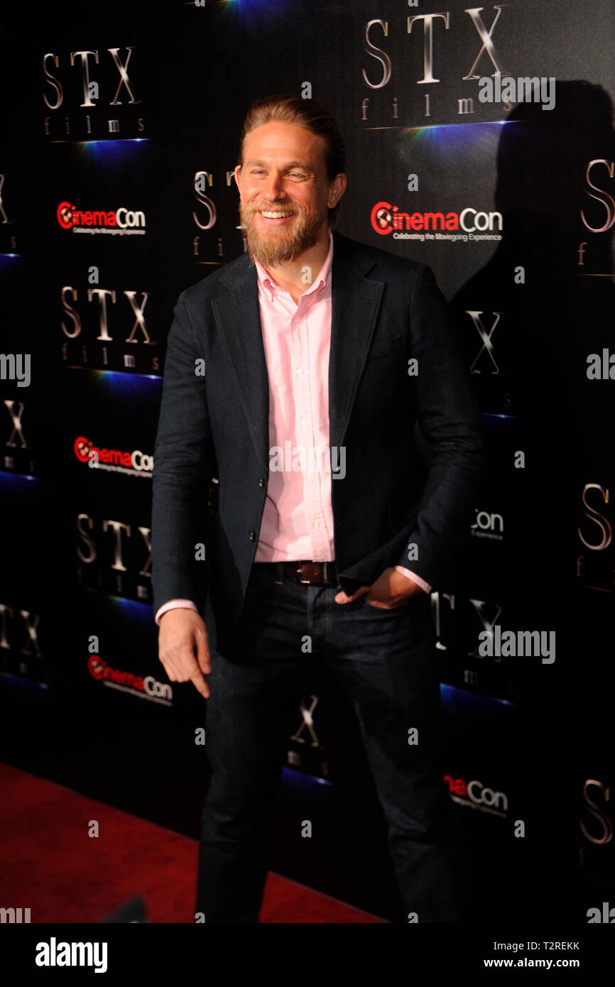 Actor Charlie Hunnam arrives at the STXfilms presentation red carpet ...
