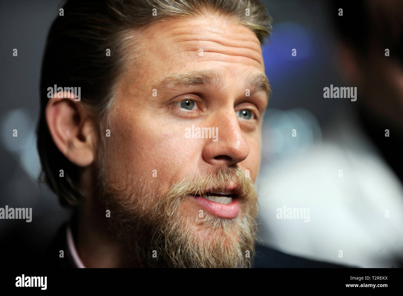 Actor Charlie Hunnam arrives at the STXfilms presentation red carpet ...