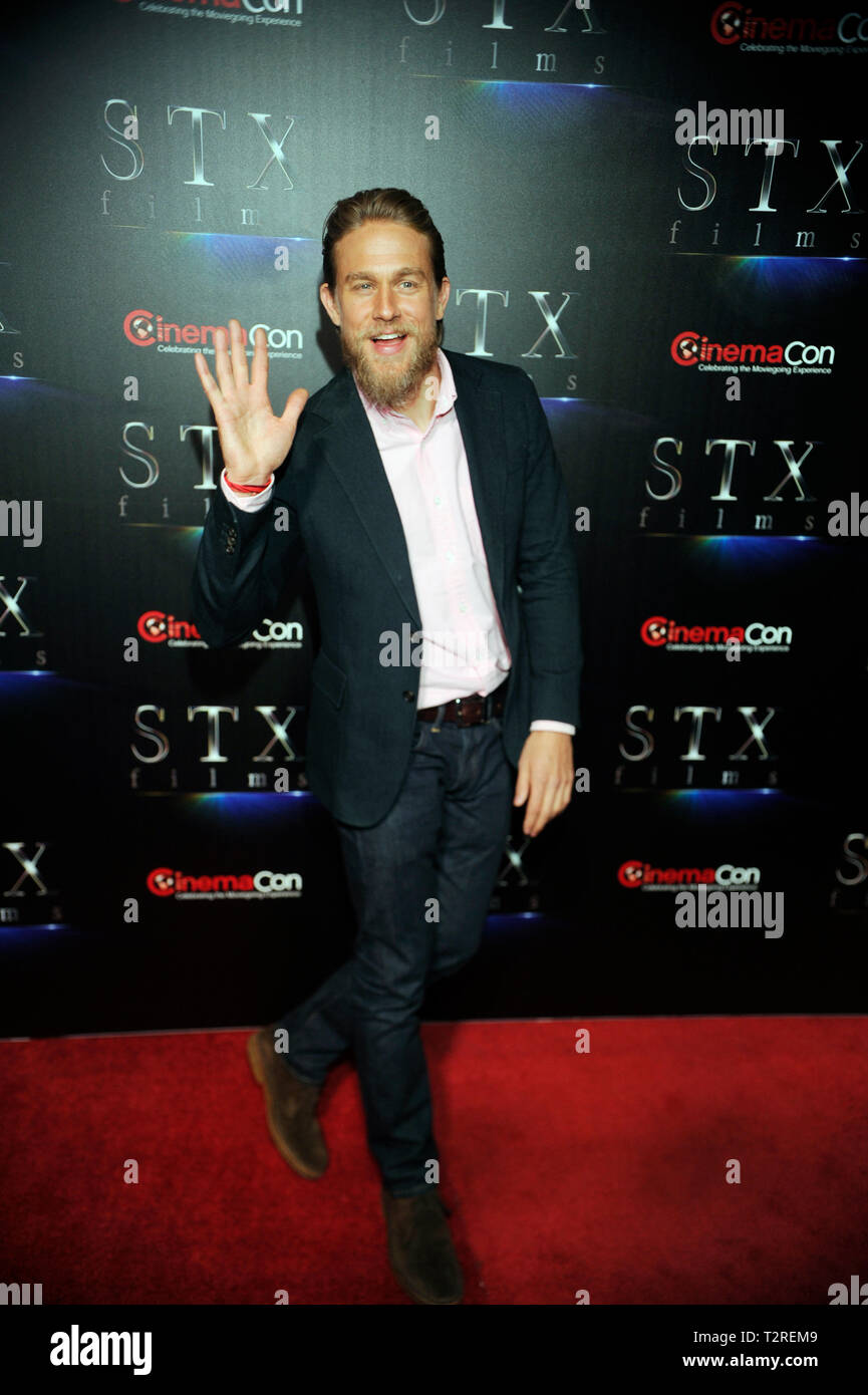 Actor Charlie Hunnam arrives at the STXfilms presentation red carpet ...