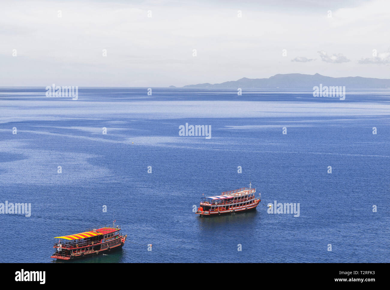 Bow wave boat high angle view hi-res stock photography and images - Alamy