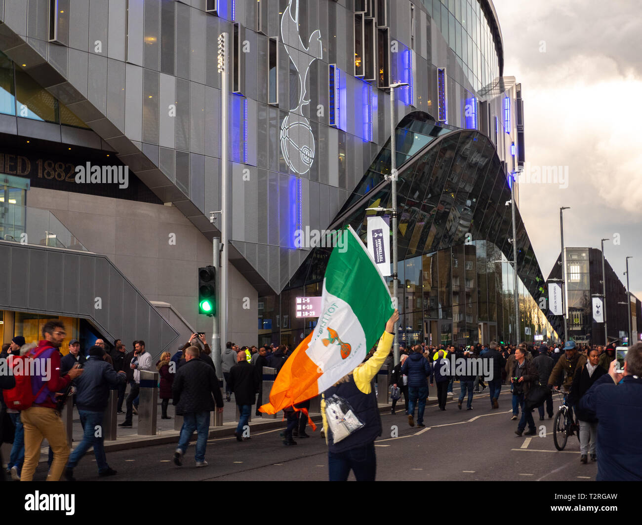 Tottenham hotspur fans hi-res stock photography and images - Alamy
