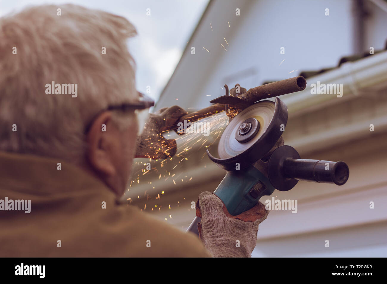 Sparks from angle grinder fly hi-res stock photography and images - Alamy