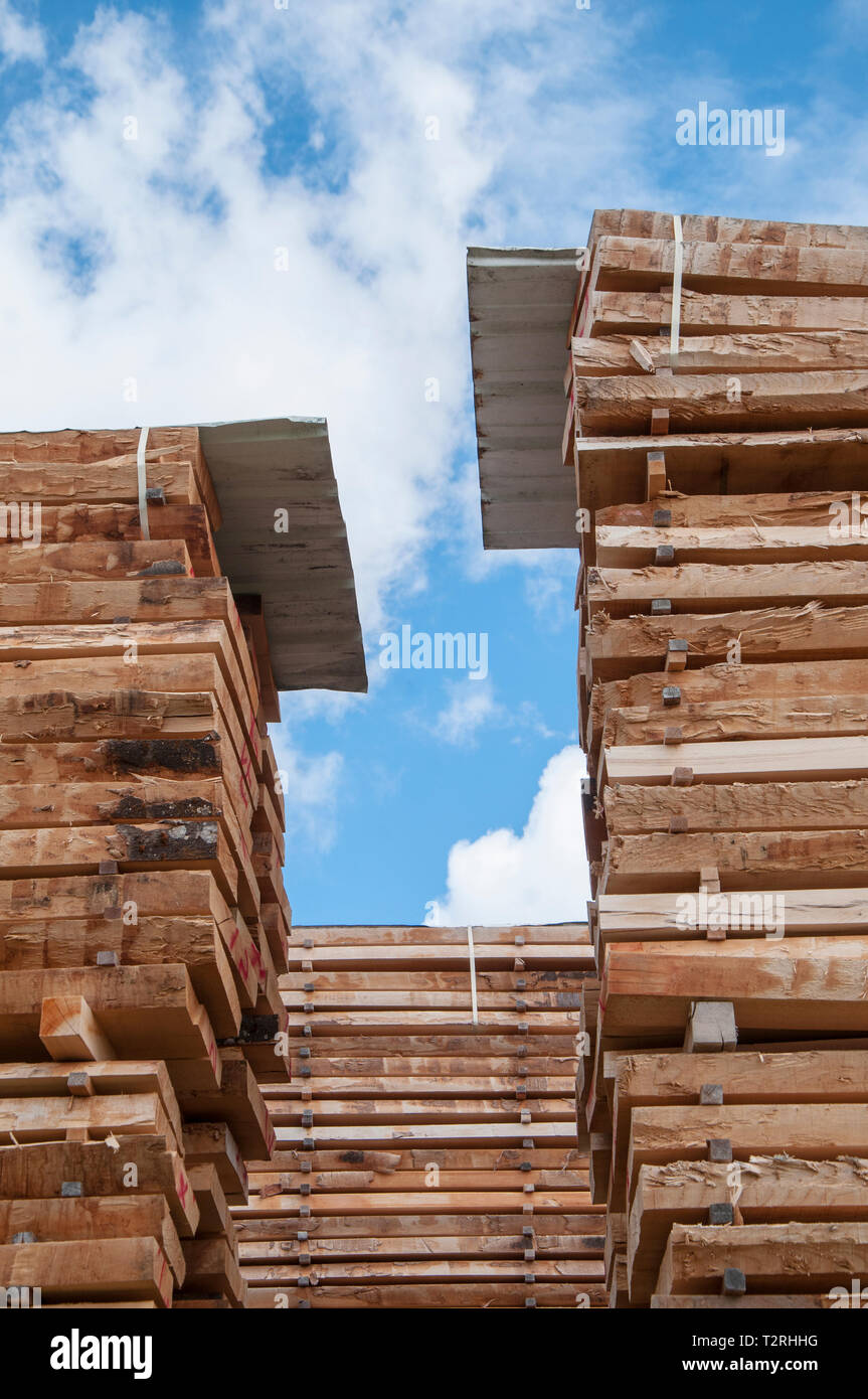 Plank stack hi-res stock photography and images - Alamy