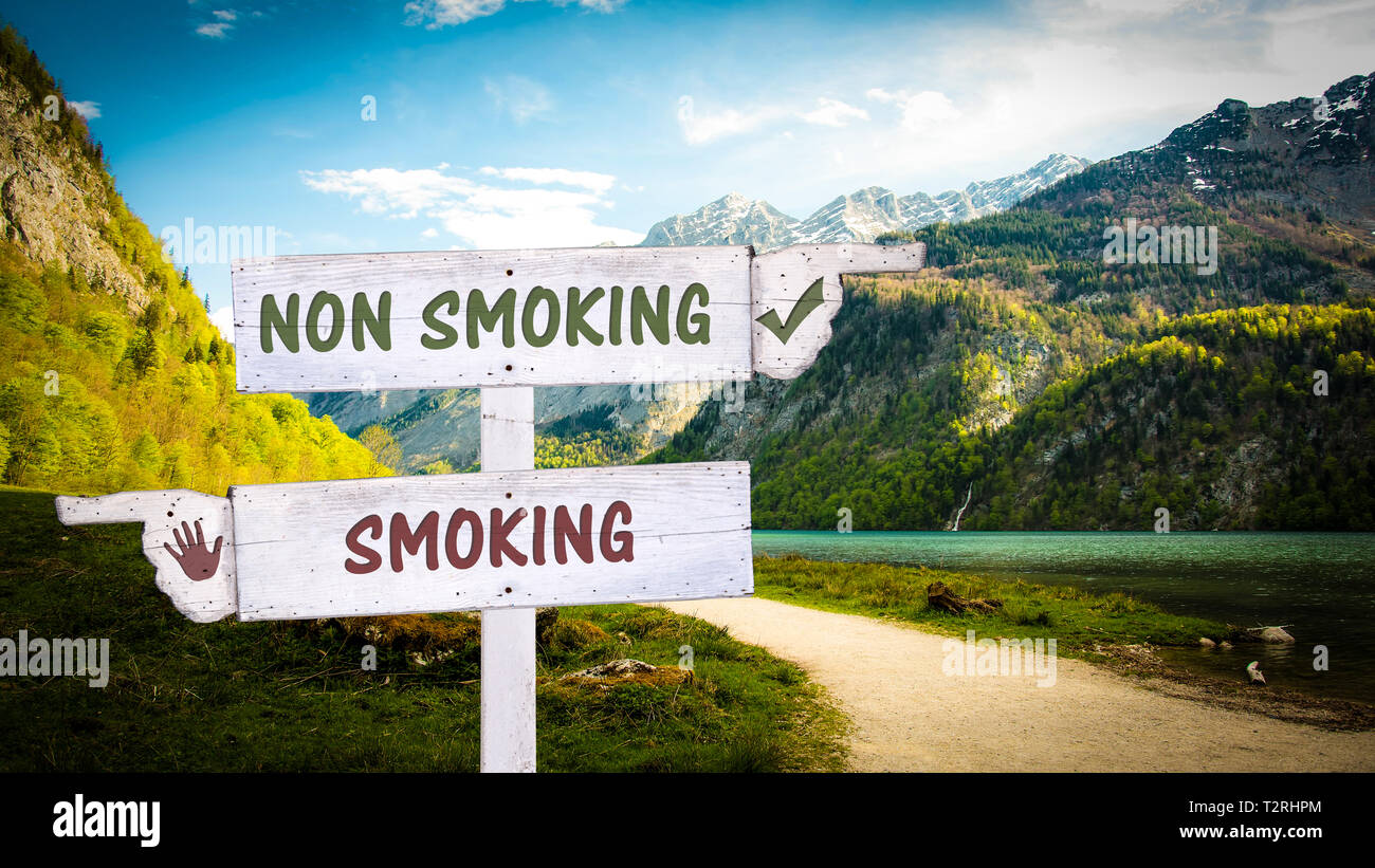 Street Sign Smoking versus Non Smoking Stock Photo - Alamy