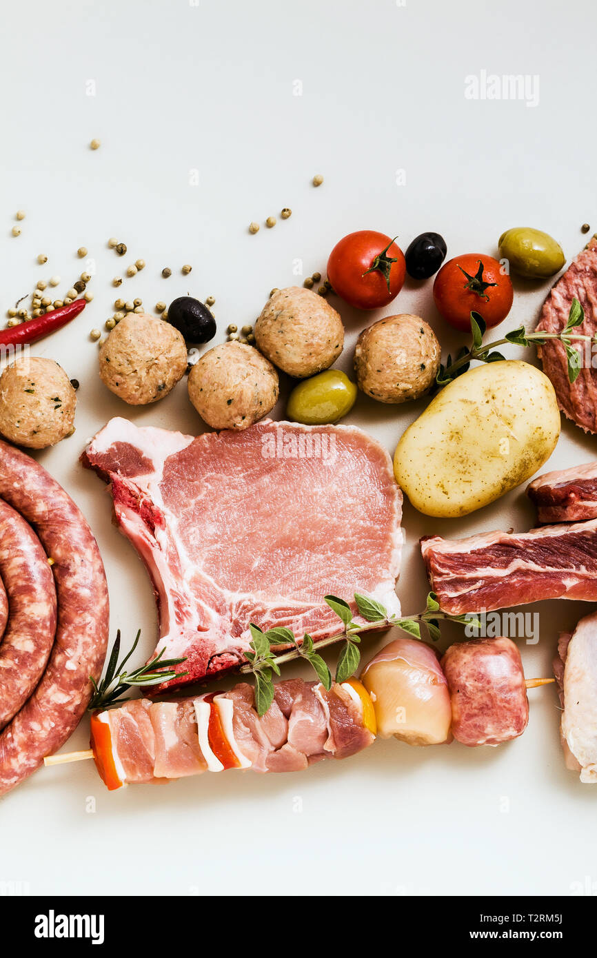 different types of raw meat: chicken thighs, pork and beef burgers ...