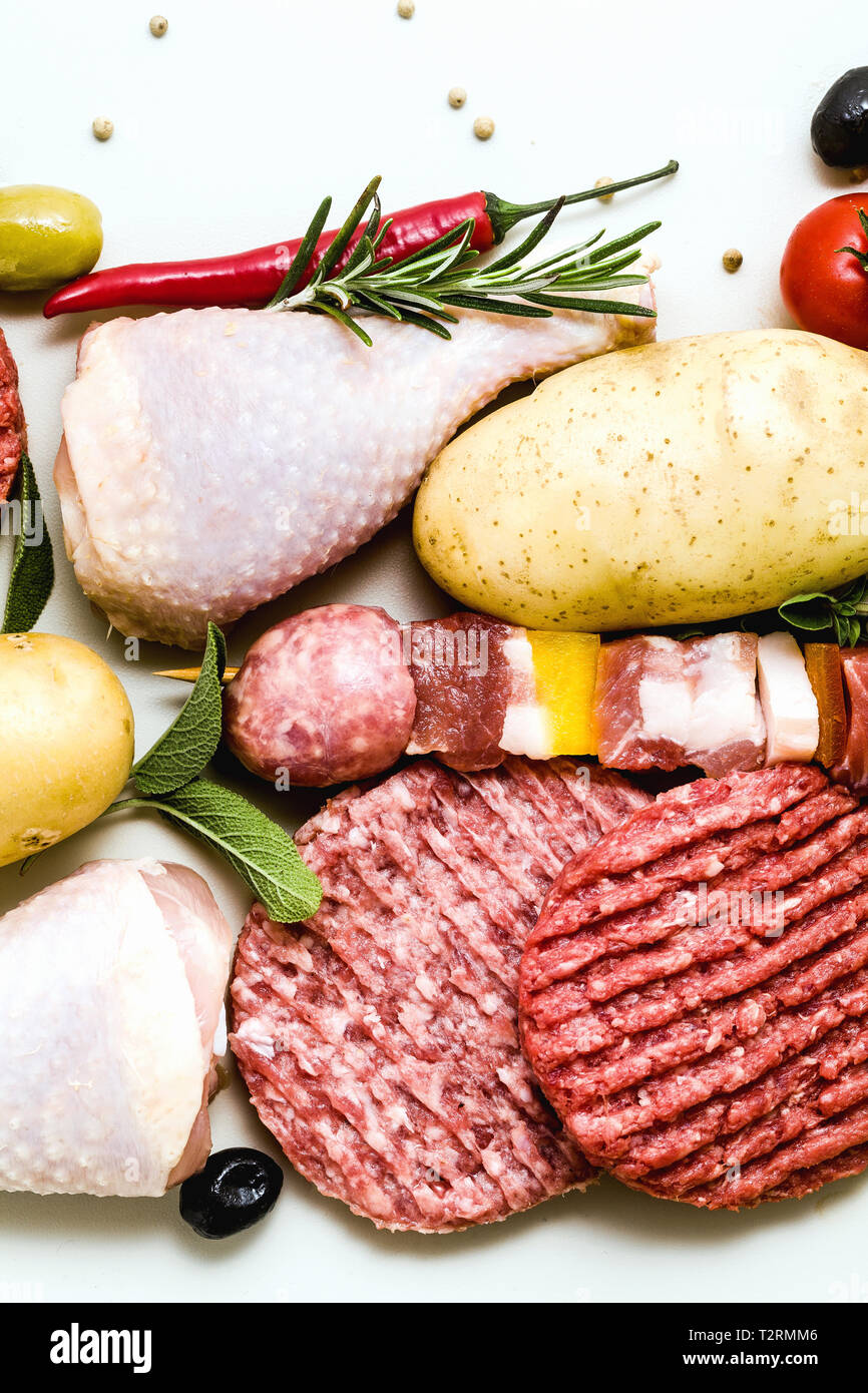 different types of raw meat: chicken thighs, pork and beef burgers ...