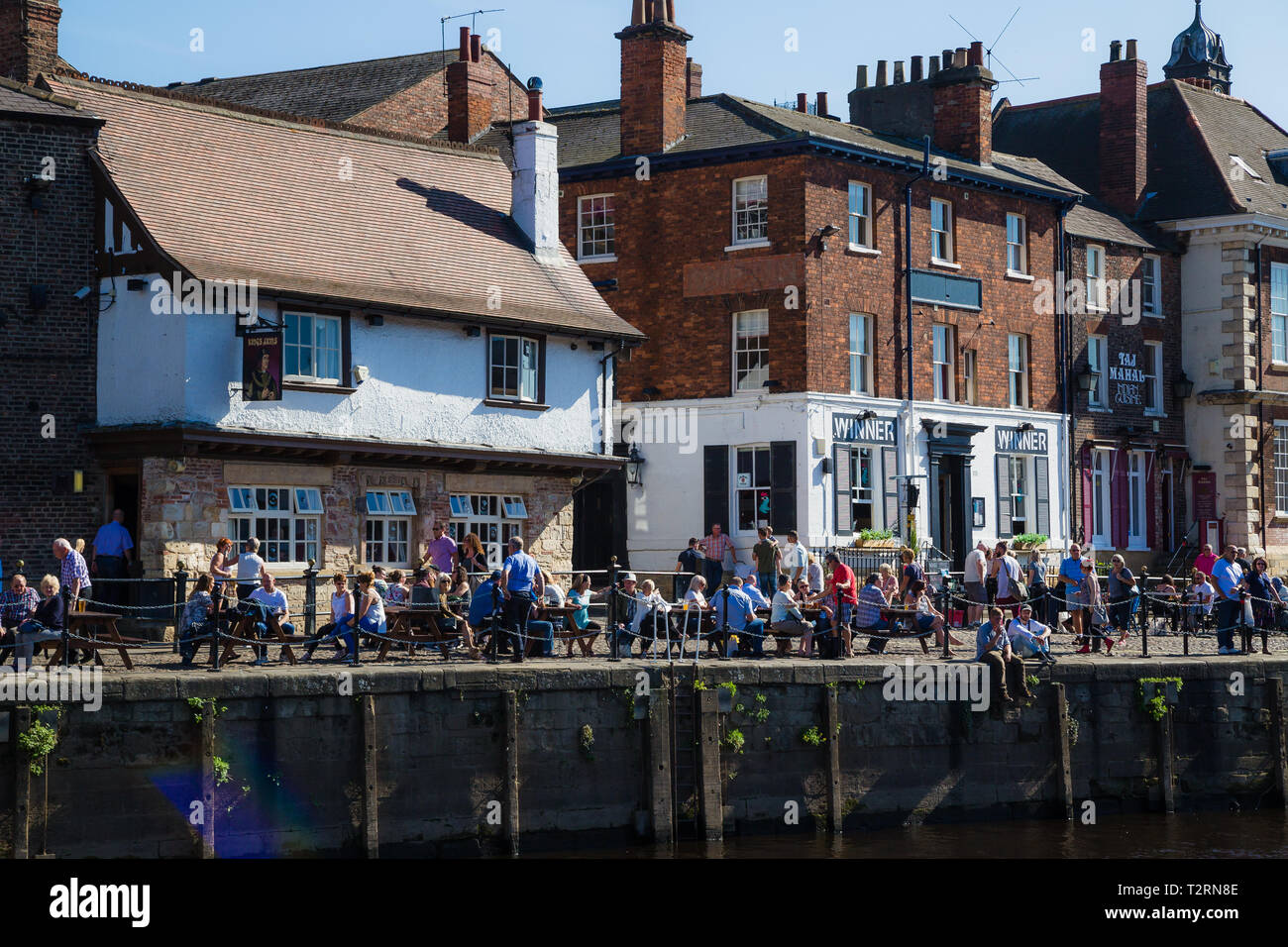 The kings arms pub hi-res stock photography and images - Alamy