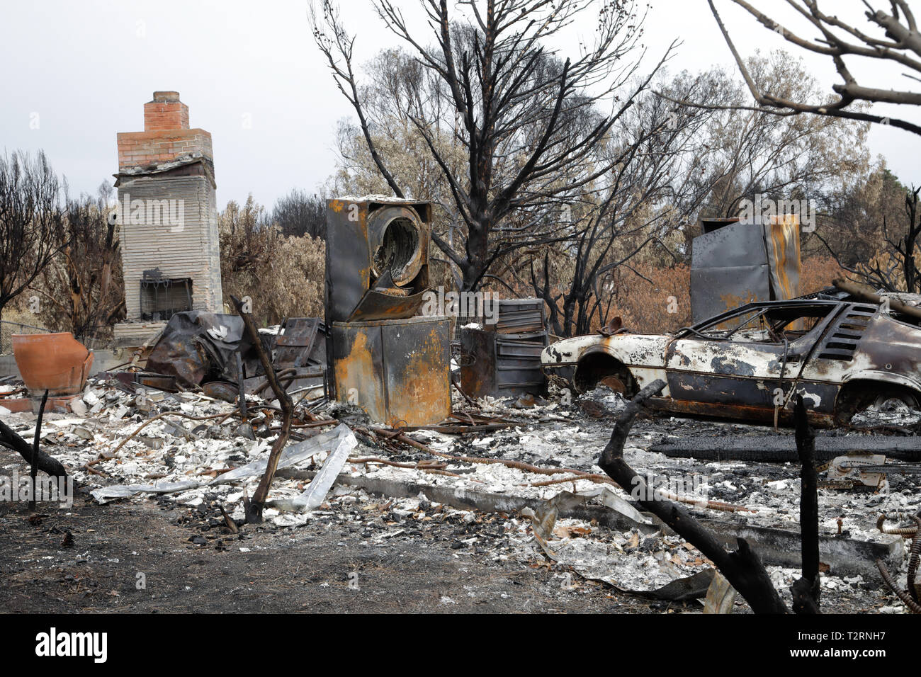 Burned down house hi-res stock photography and images - Alamy